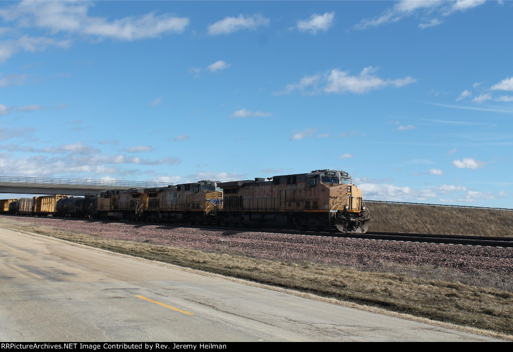 UP 7261 & others (2)